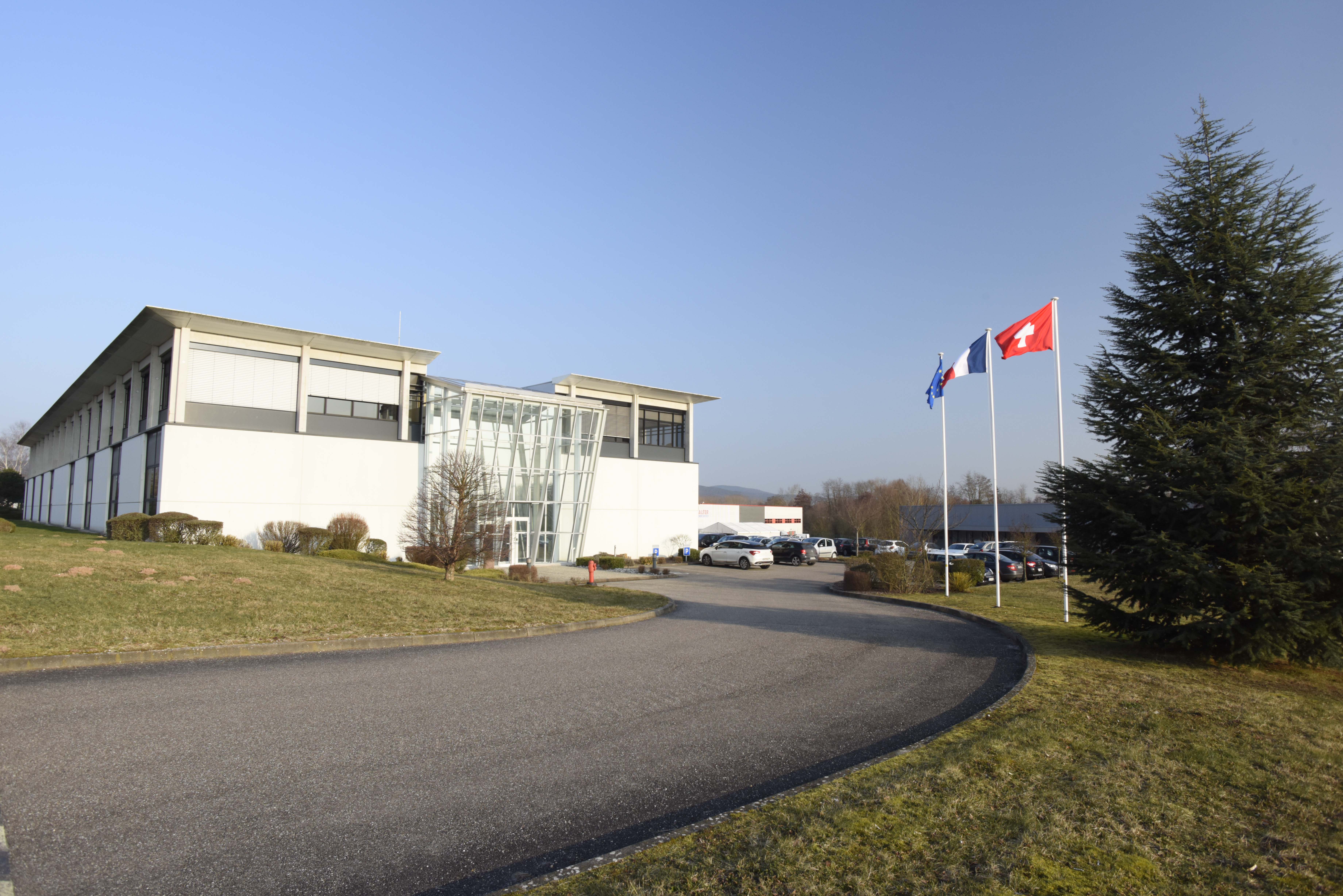 A propos de Schiller Médical - Defibrillator training